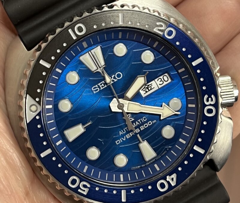 セイコー タートルの青モデル SBDY031。細腕も着用可能。 | レビューするカエル